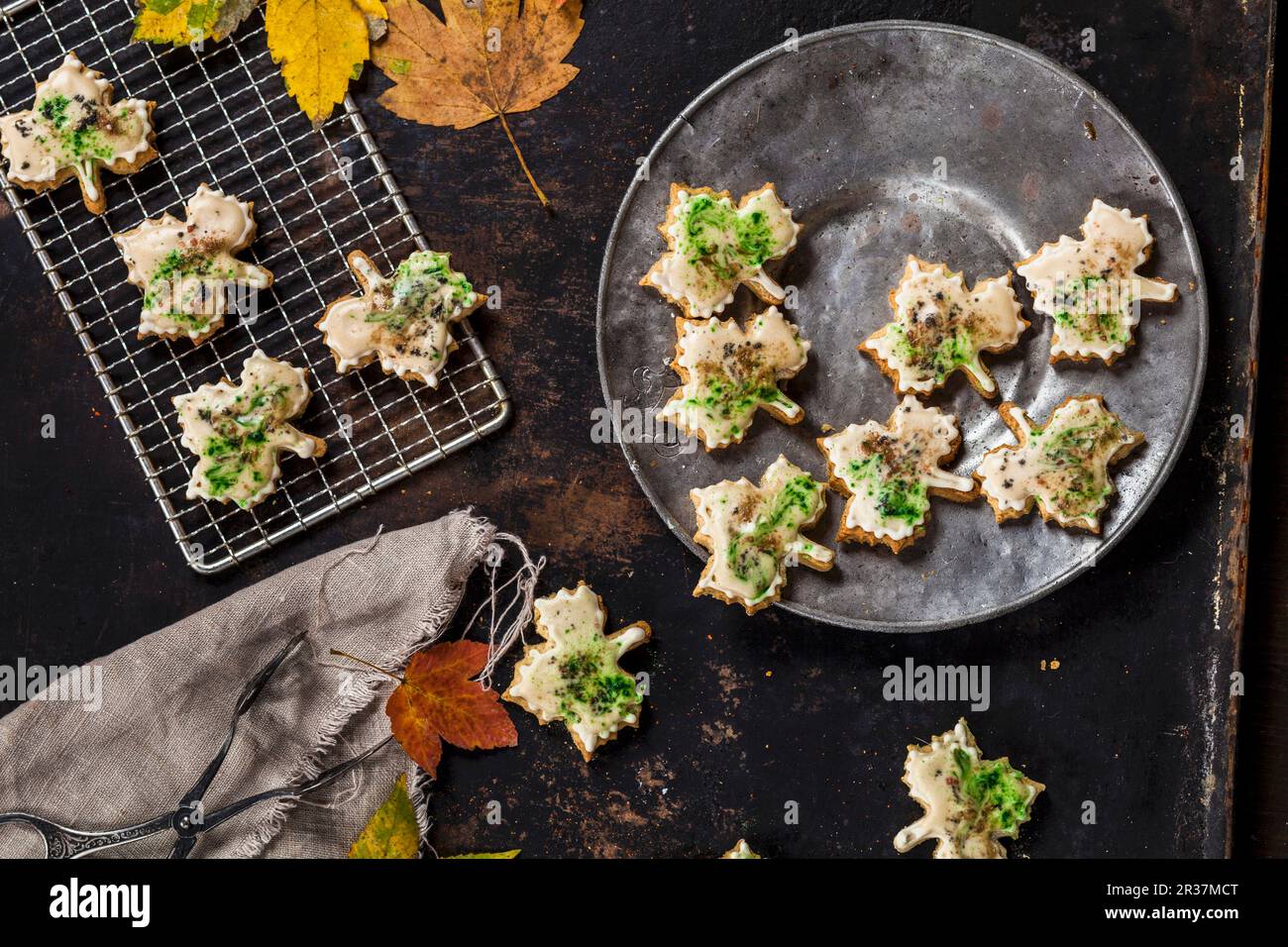 Maple leaf shaped cake hi-res stock photography and images - Alamy