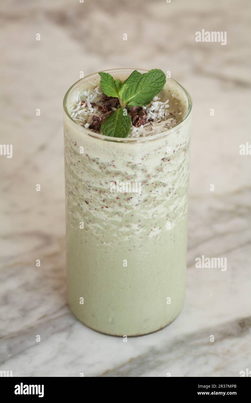 Grasshopper smoothie with peppermint liqueur Stock Photo - Alamy