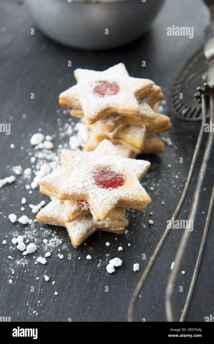 Star shaped jam cookies with icing sugar Stock Photo - Alamy