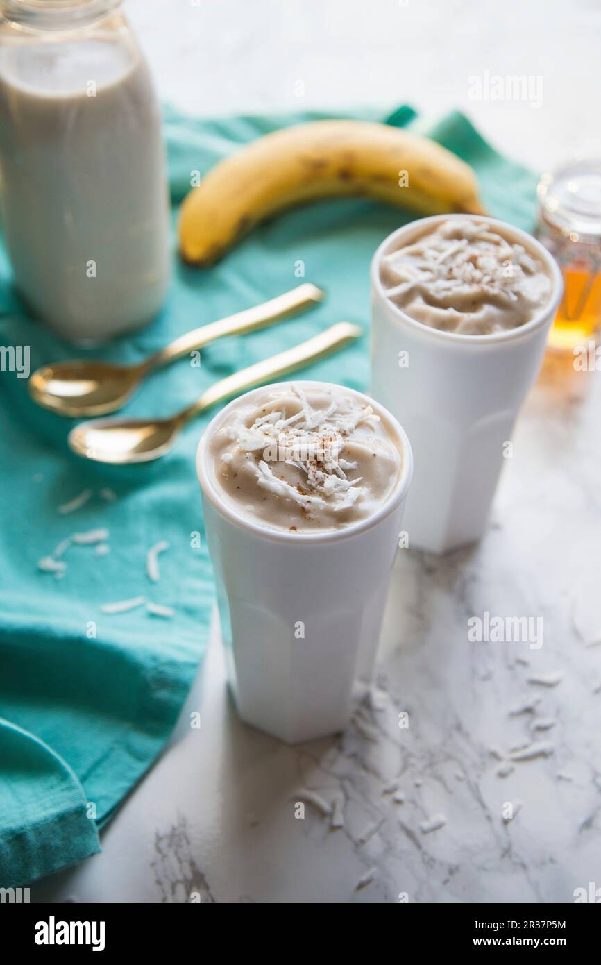 Nutty shake hi-res stock photography and images - Alamy