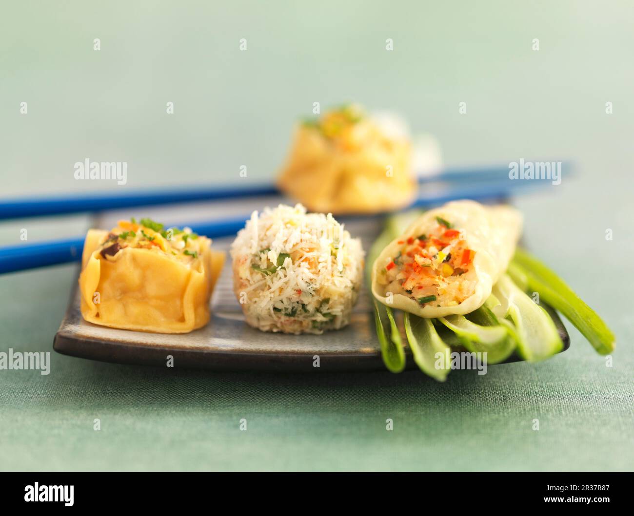 Dumpling dim sim hi-res stock photography and images - Alamy