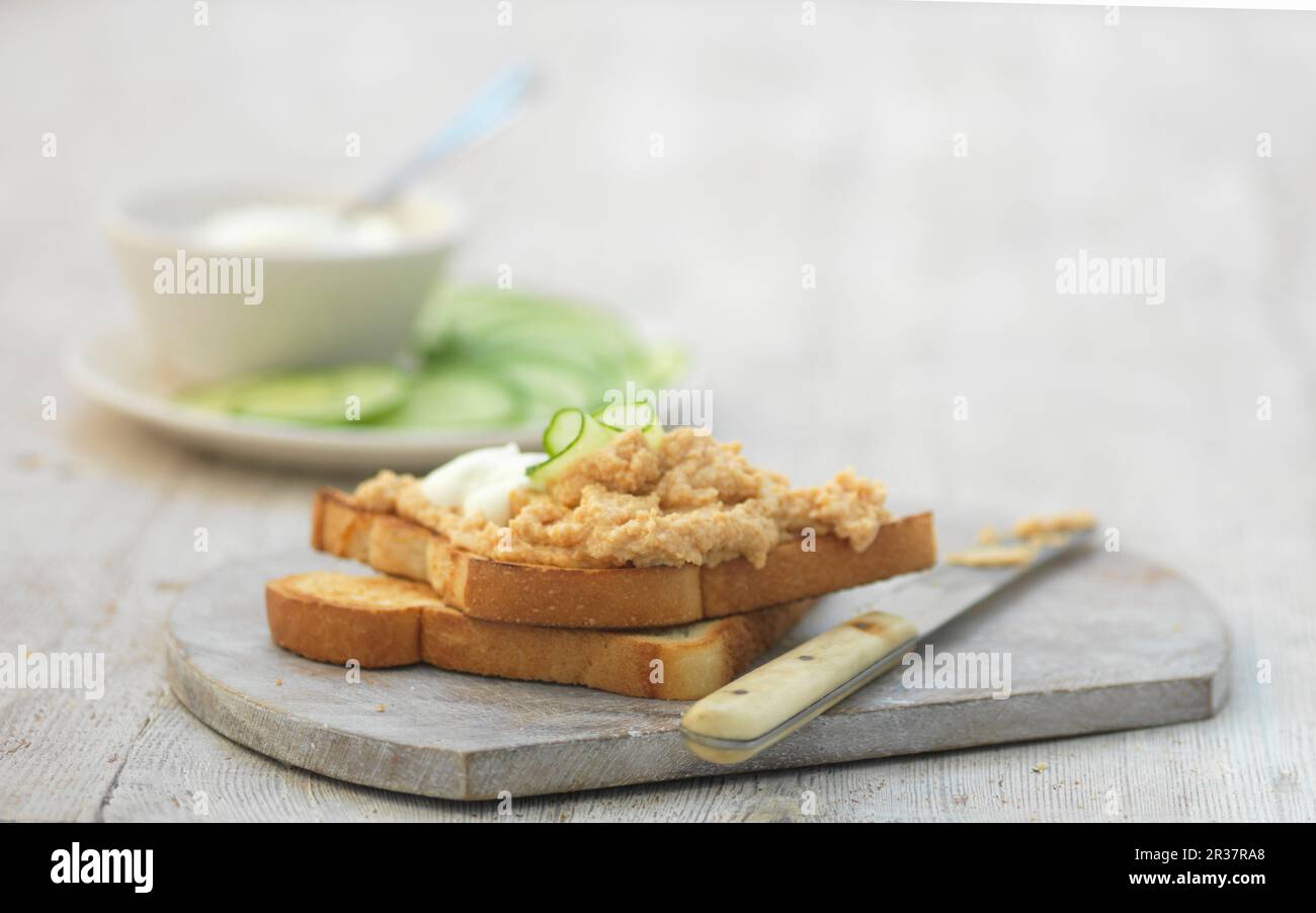 Salmon pâté on toast Stock Photo - Alamy