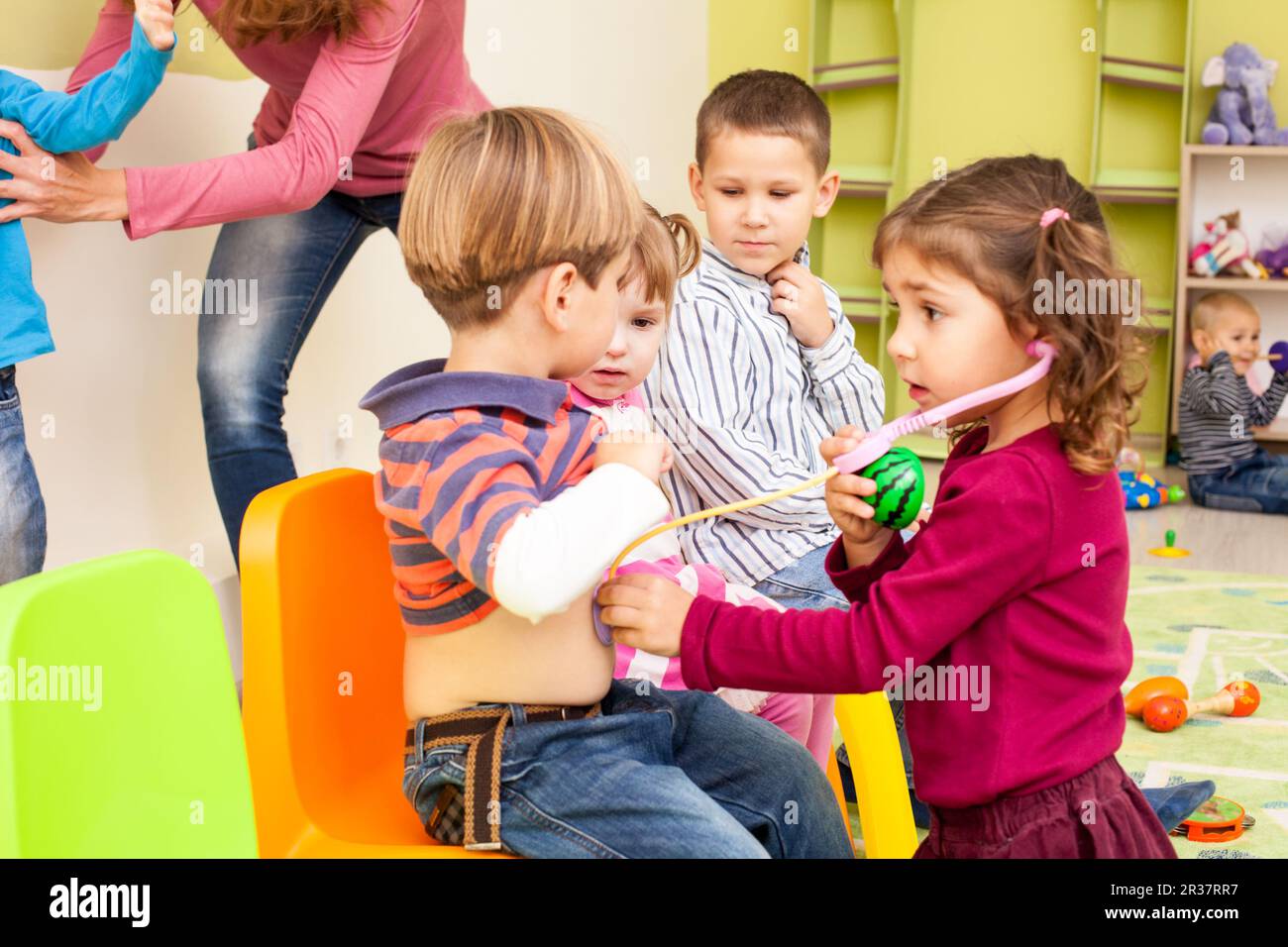 Kids playing doctor and patient hi-res stock photography and images - Alamy