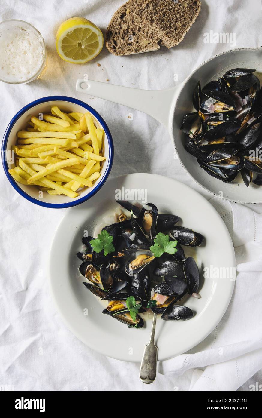 French mussels frites hi-res stock photography and images - Alamy