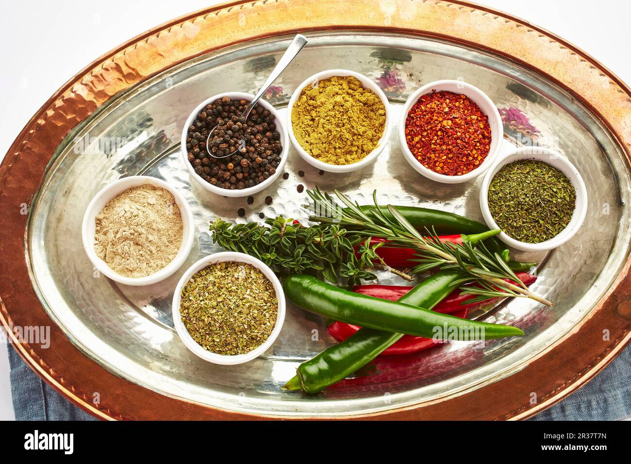 Various middle eastern spices hi-res stock photography and images - Alamy