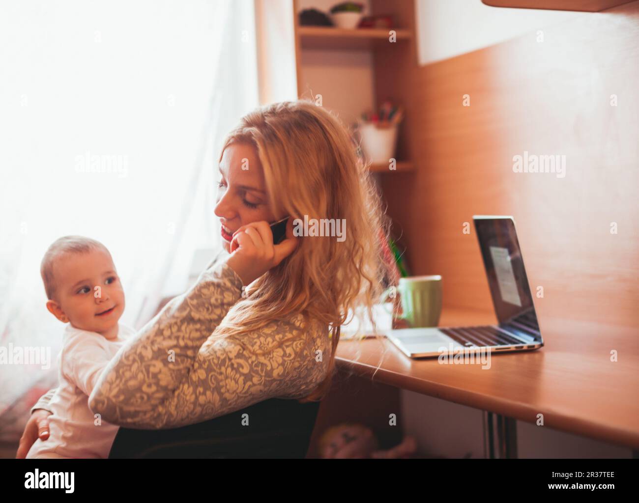 Freelance mom hi-res stock photography and images - Alamy