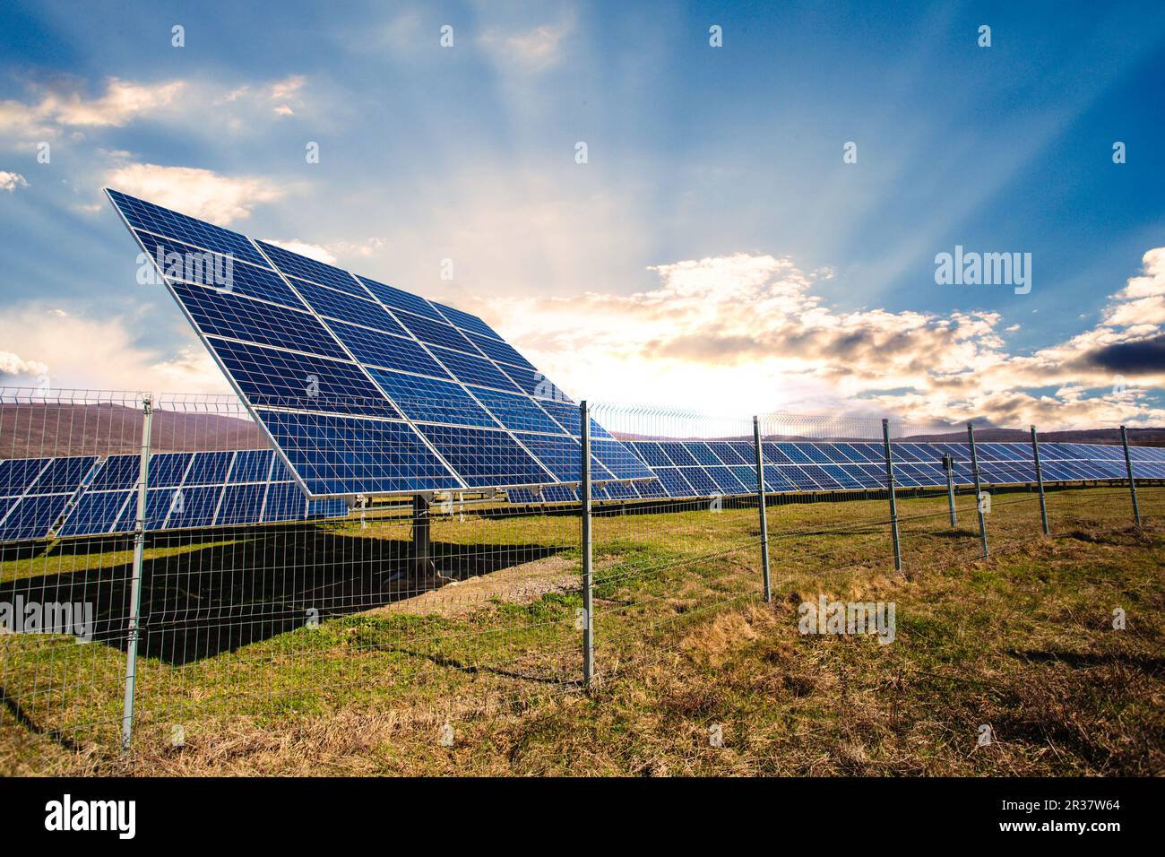 Solar charge station hi-res stock photography and images - Alamy