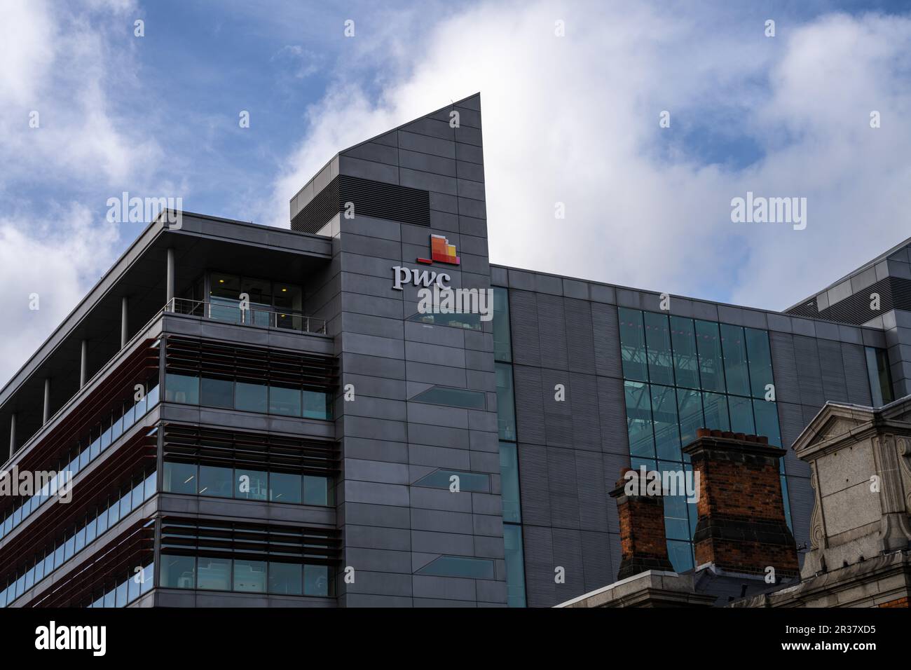 Pwc technology company logo hi-res stock photography and images - Alamy
