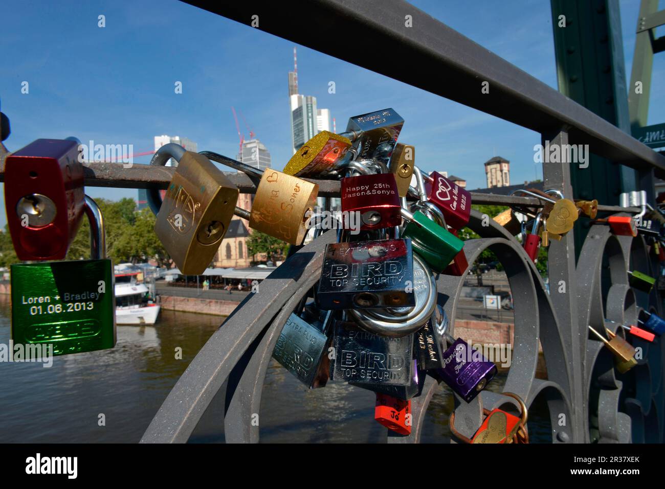 Love locks, Eiserner Steg, Frankfurt am Main, Hesse, Germany Stock ...