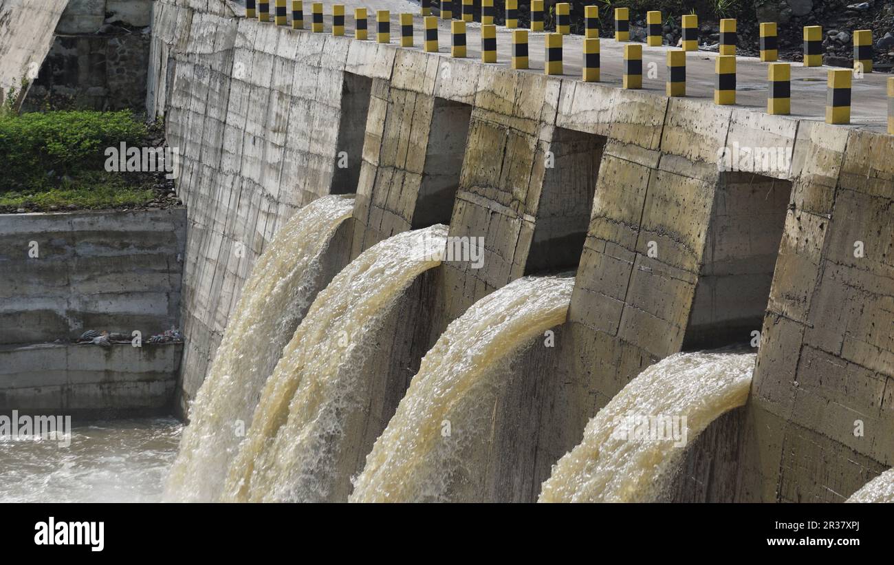 Water flows through stone wall hi-res stock photography and images - Alamy