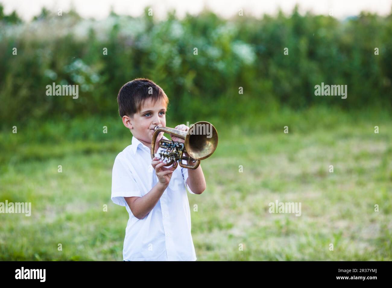 Musical happiness hi-res stock photography and images - Alamy