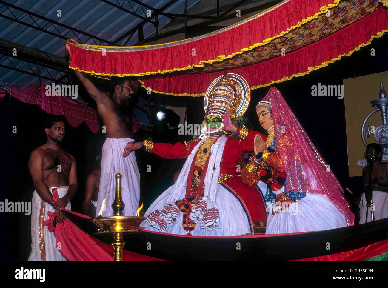 Green and minukku characters in Kathakali at Kerala Kalamandalam ...