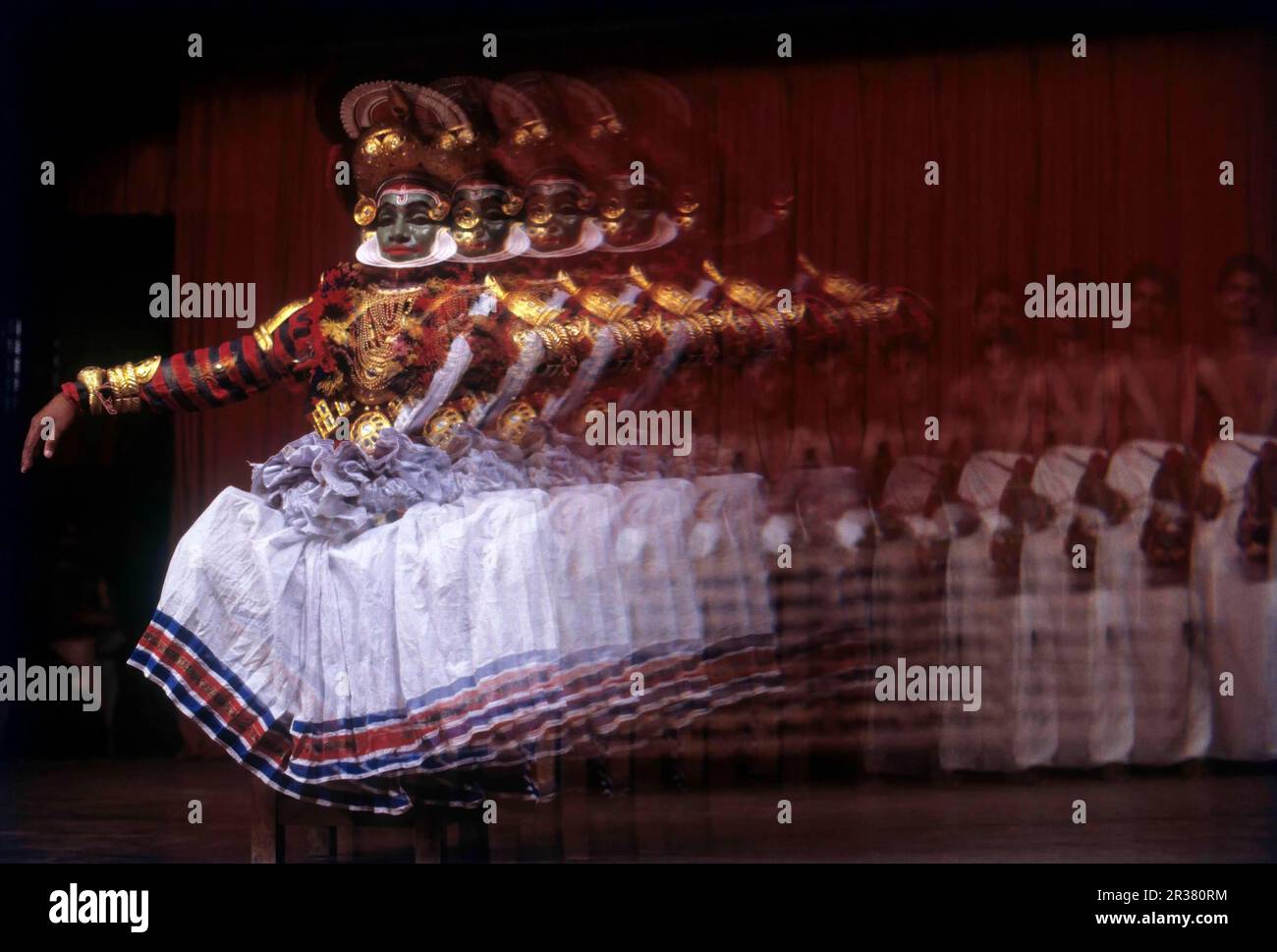 Koodiyattam, Kutiyattam, Sanskrit theatre performed in Kerala, India ...