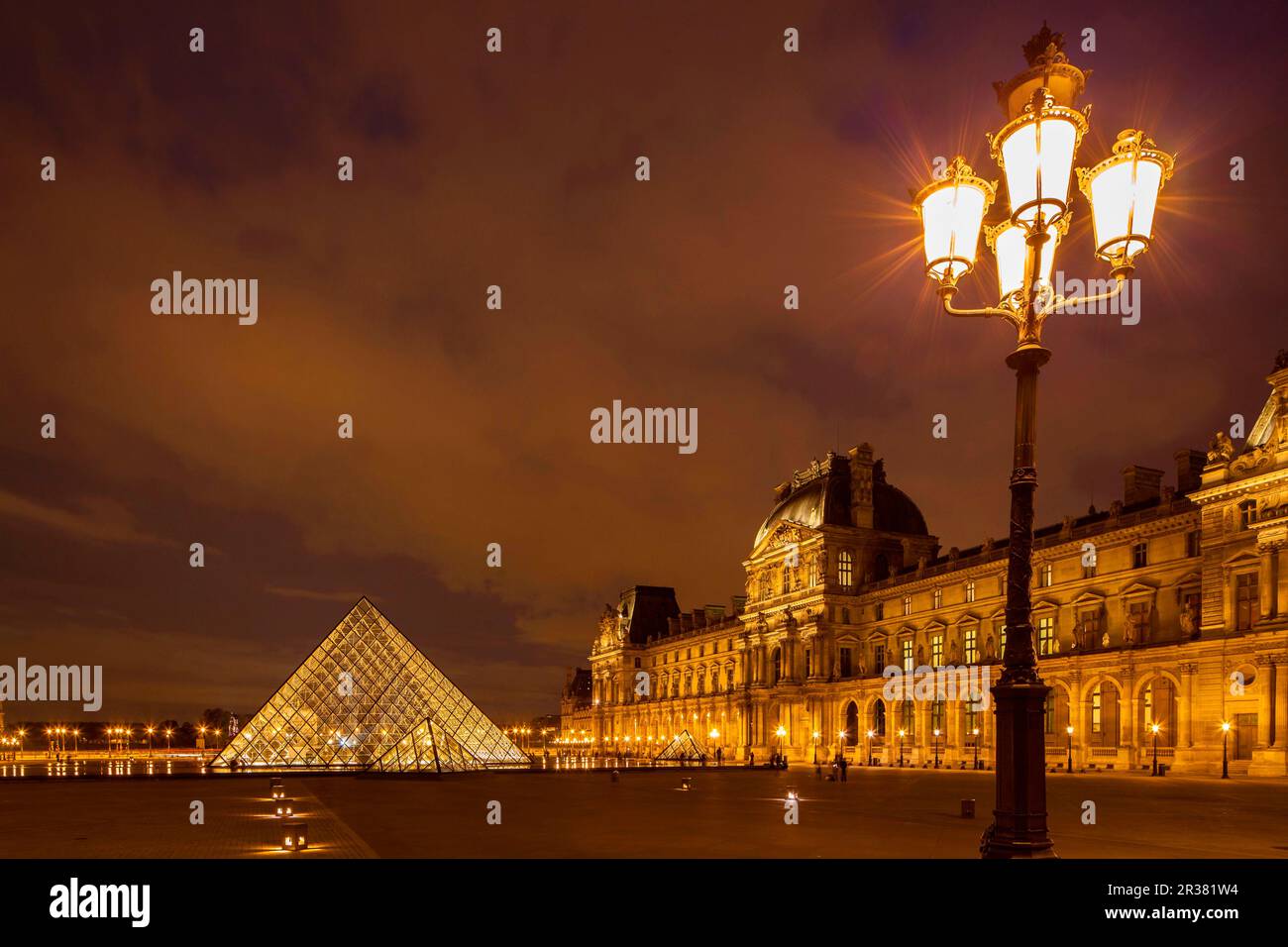 Louvre, Paris, Blue Hour, France Stock Photo - Alamy