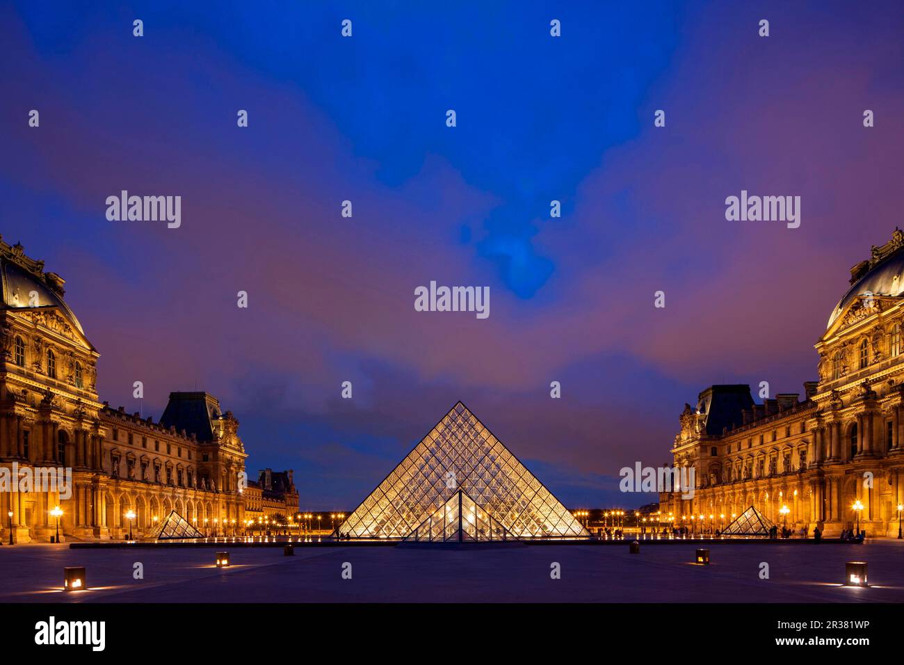 Louvre, Paris, Blue Hour, France Stock Photo - Alamy