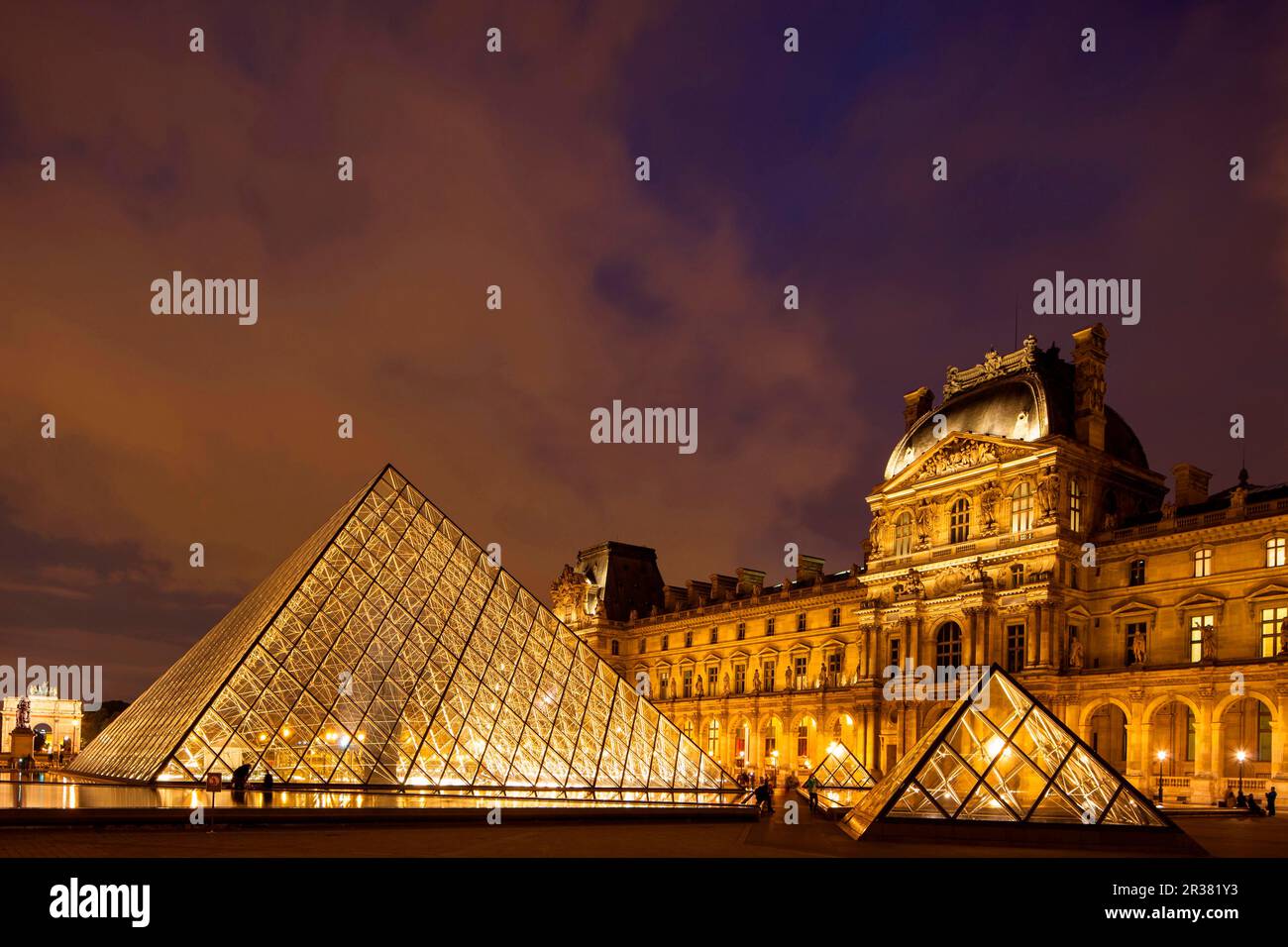 Louvre, Paris, Blue Hour, France Stock Photo - Alamy