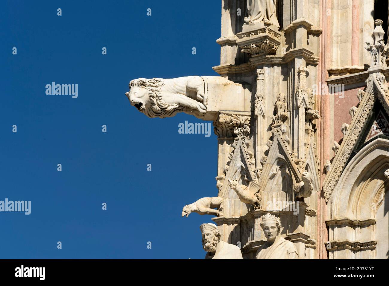 Church gargoyle hi-res stock photography and images - Alamy