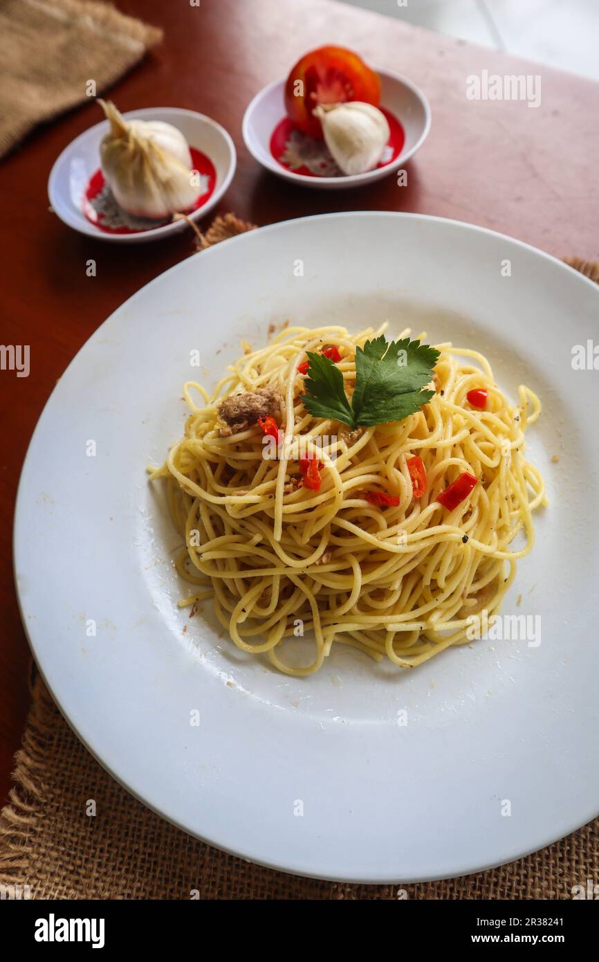 aglio e olio. Italian Pasta Spaghetti, aglio olio e pepperoni ...