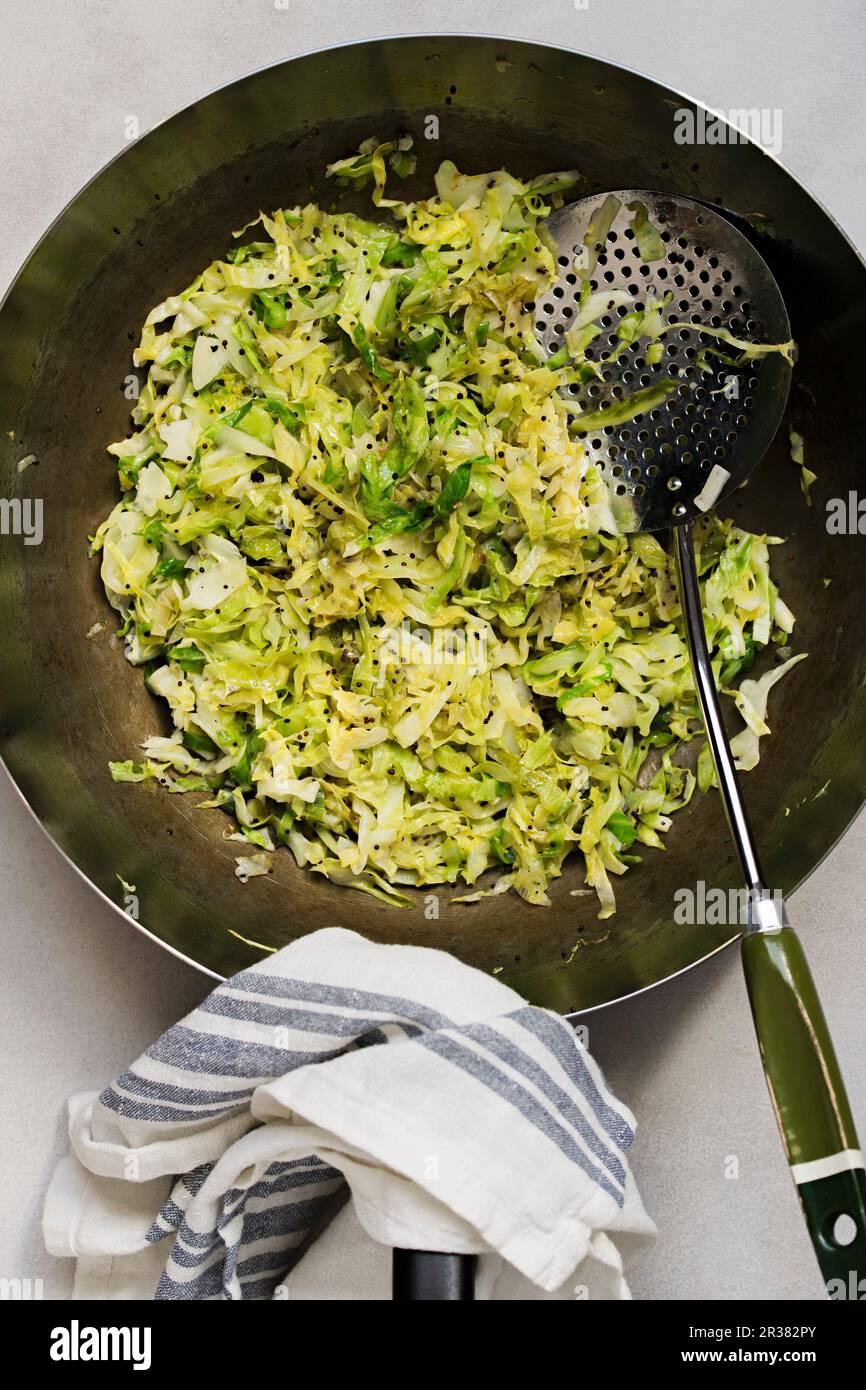 Fried spring cabbage in a wok Stock Photo - Alamy