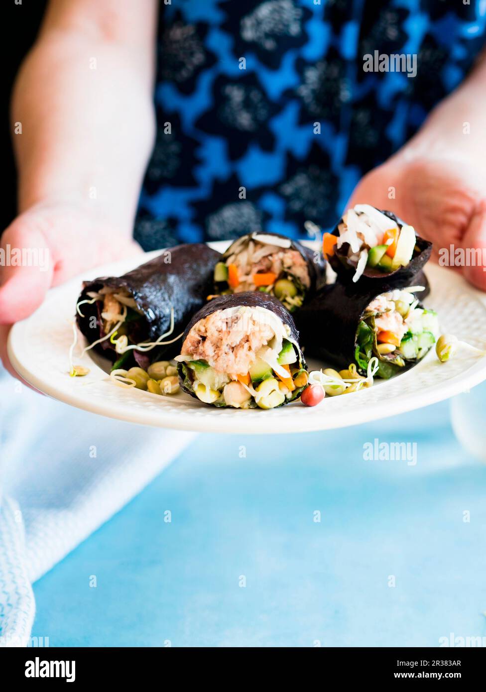 Offering plates hi-res stock photography and images - Alamy