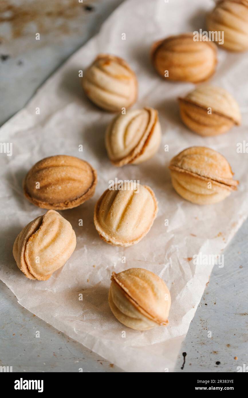 Nut biscuits with a creamy filling Stock Photo - Alamy