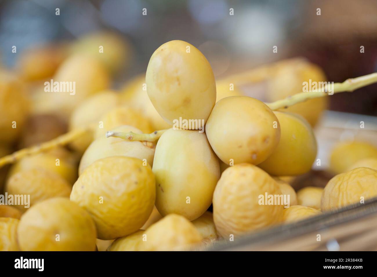 Yellow dates hi-res stock photography and images - Alamy
