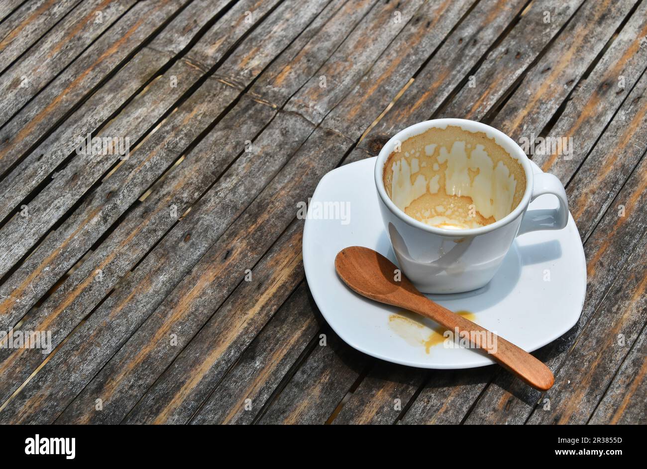 Finished table hi-res stock photography and images - Alamy