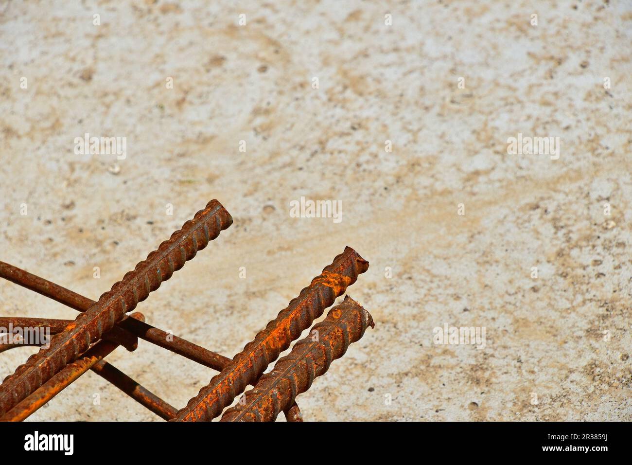 Metal armature corrosion hi-res stock photography and images - Alamy