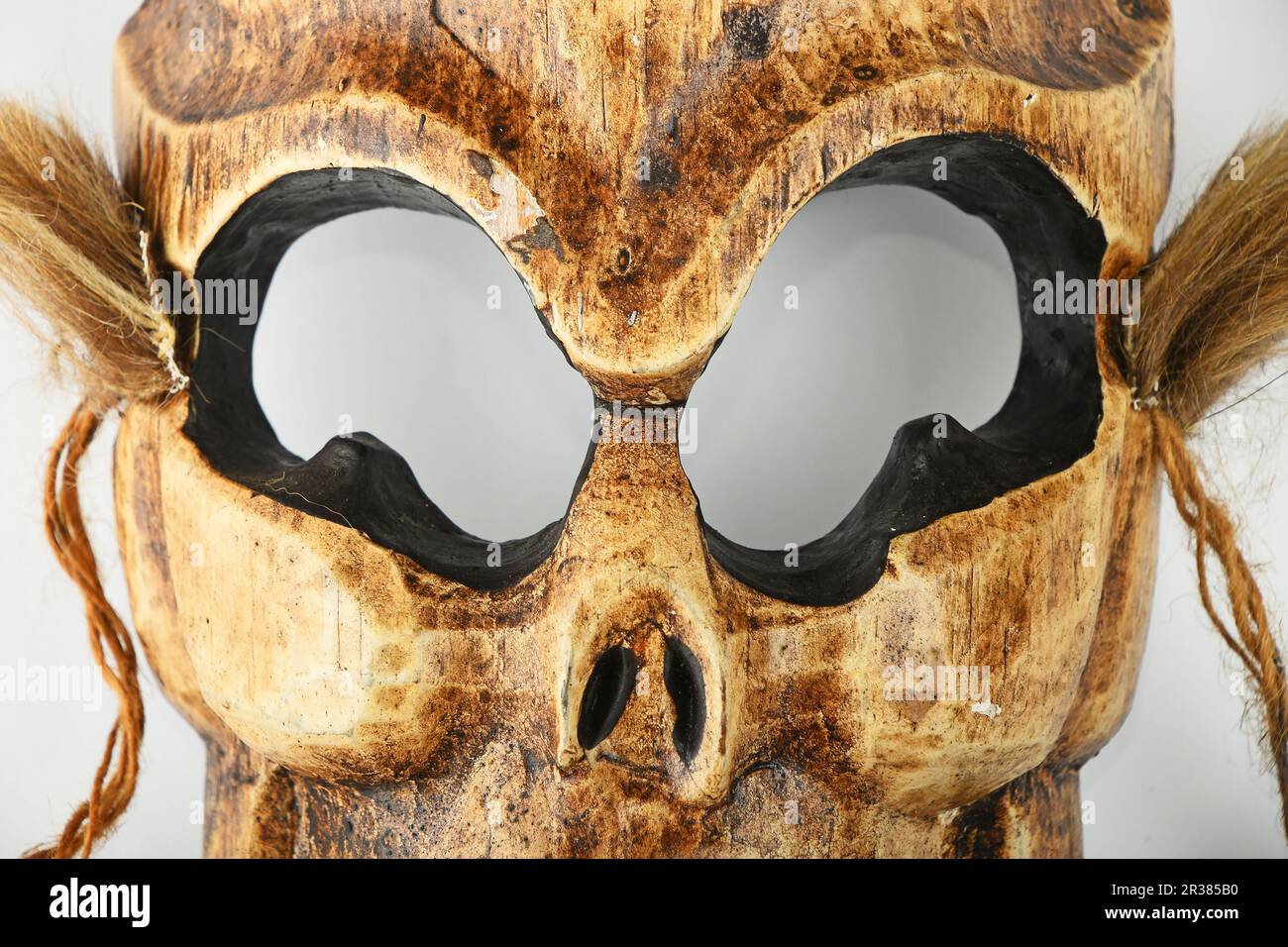 Carved mask hi-res stock photography and images - Alamy