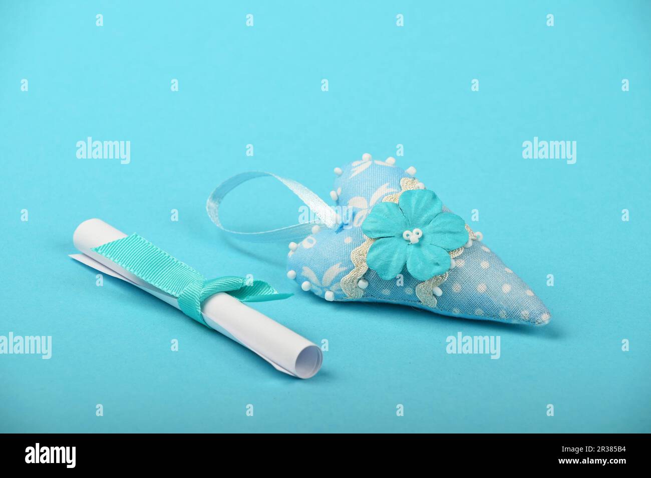 One paper message and heart on blue background Stock Photo - Alamy