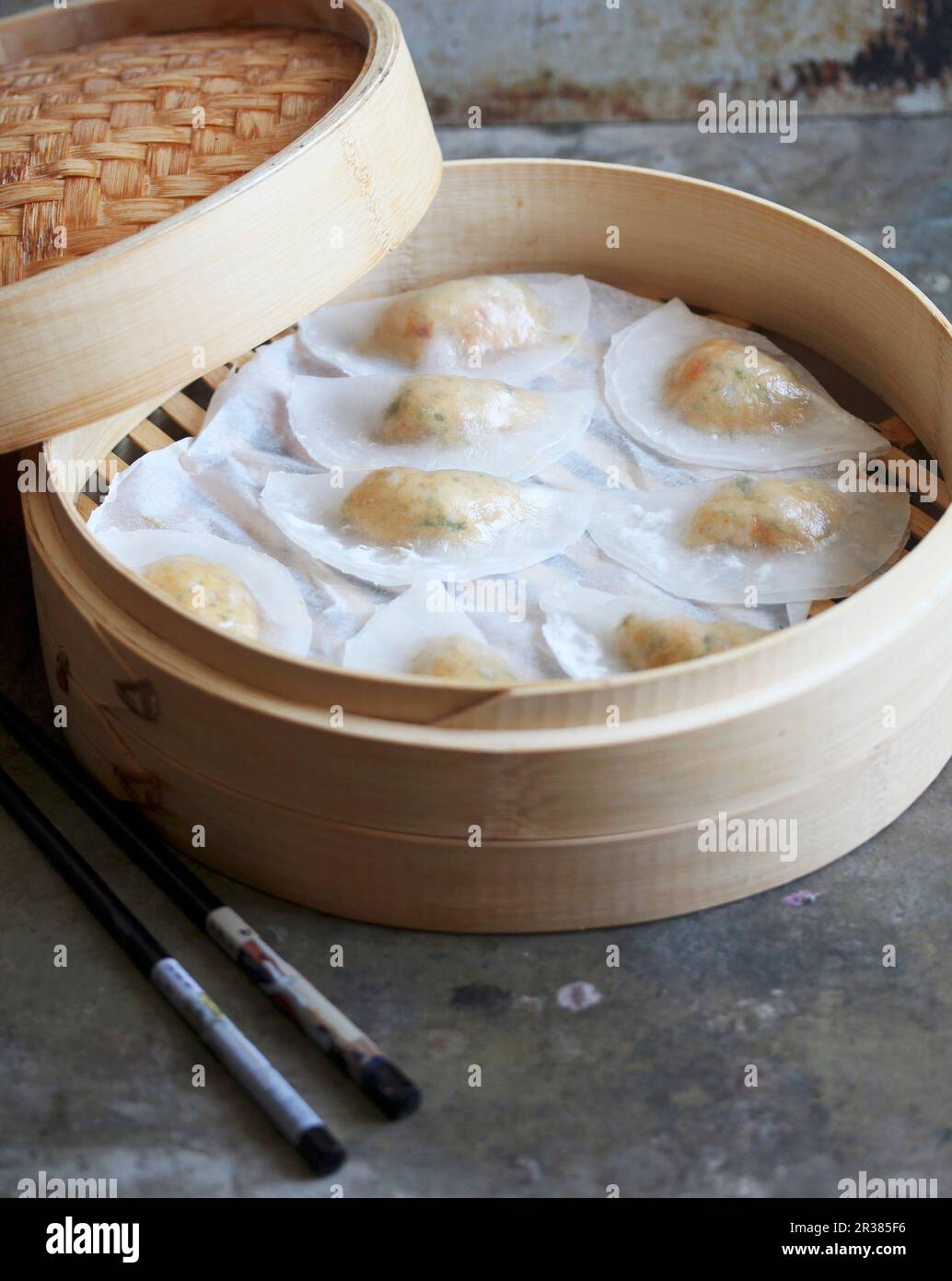 Stuffed rice paper dumplings in a bamboo steamer (Japan Stock Photo - Alamy