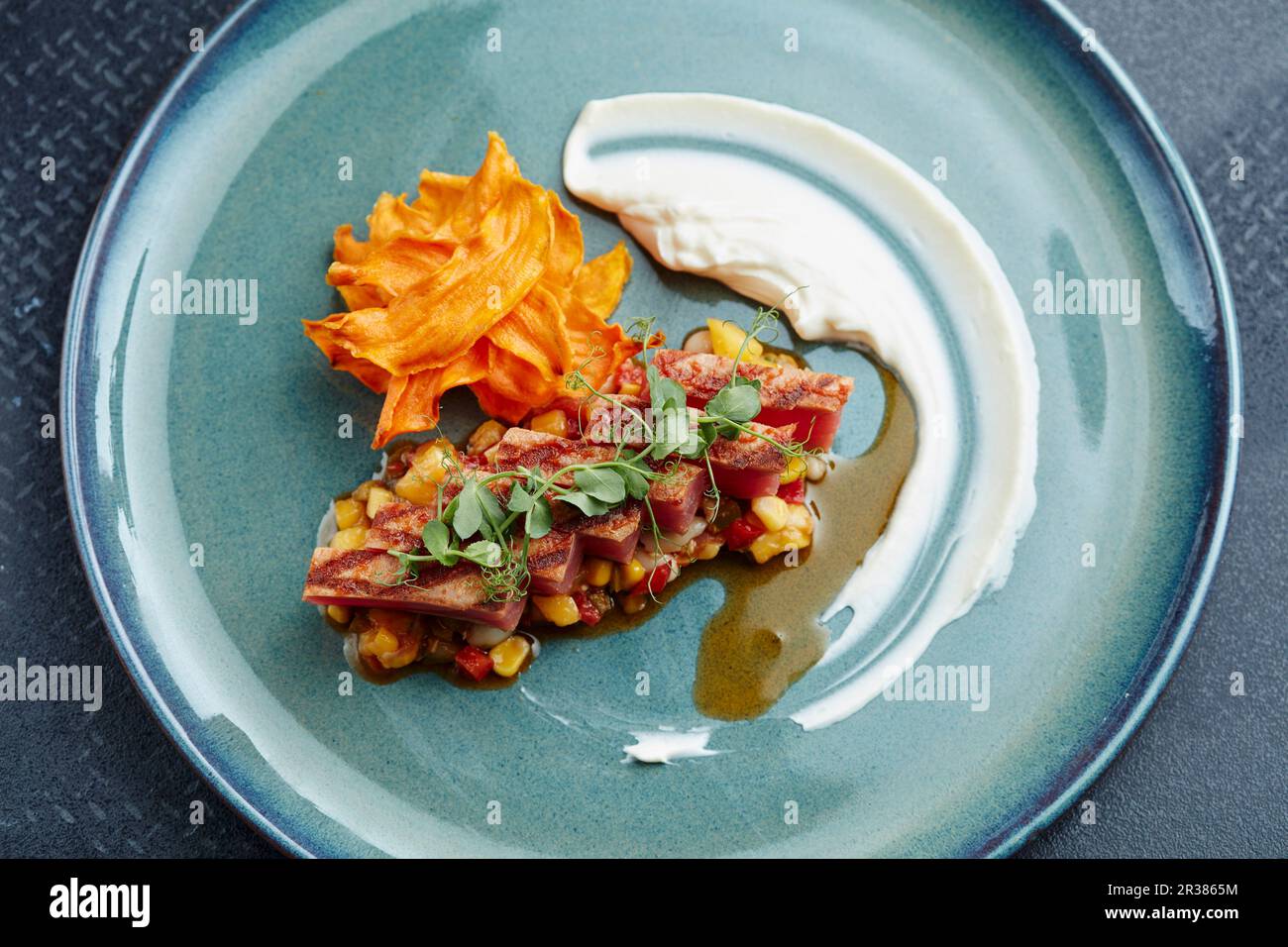 Flash fried tuna on salsa with vegetable crisps Stock Photo - Alamy