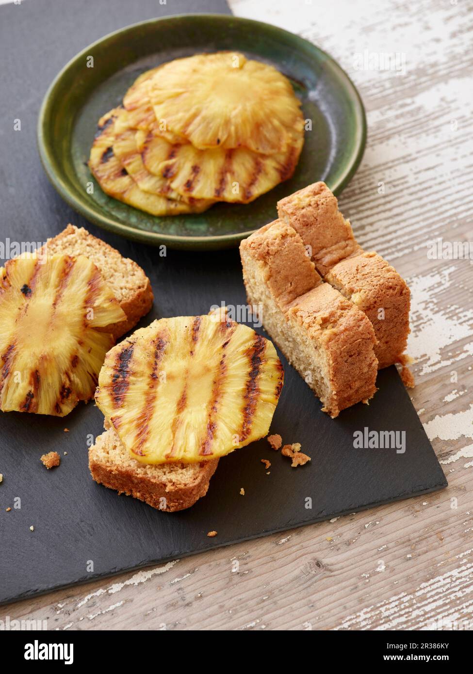 Guava slices plate hi-res stock photography and images - Alamy