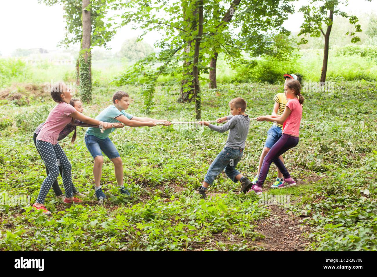 Tug of war girl rope pulling hi-res stock photography and images - Alamy