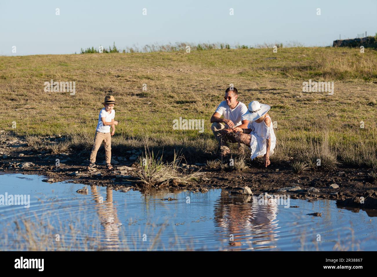 Pond walk hi-res stock photography and images - Alamy