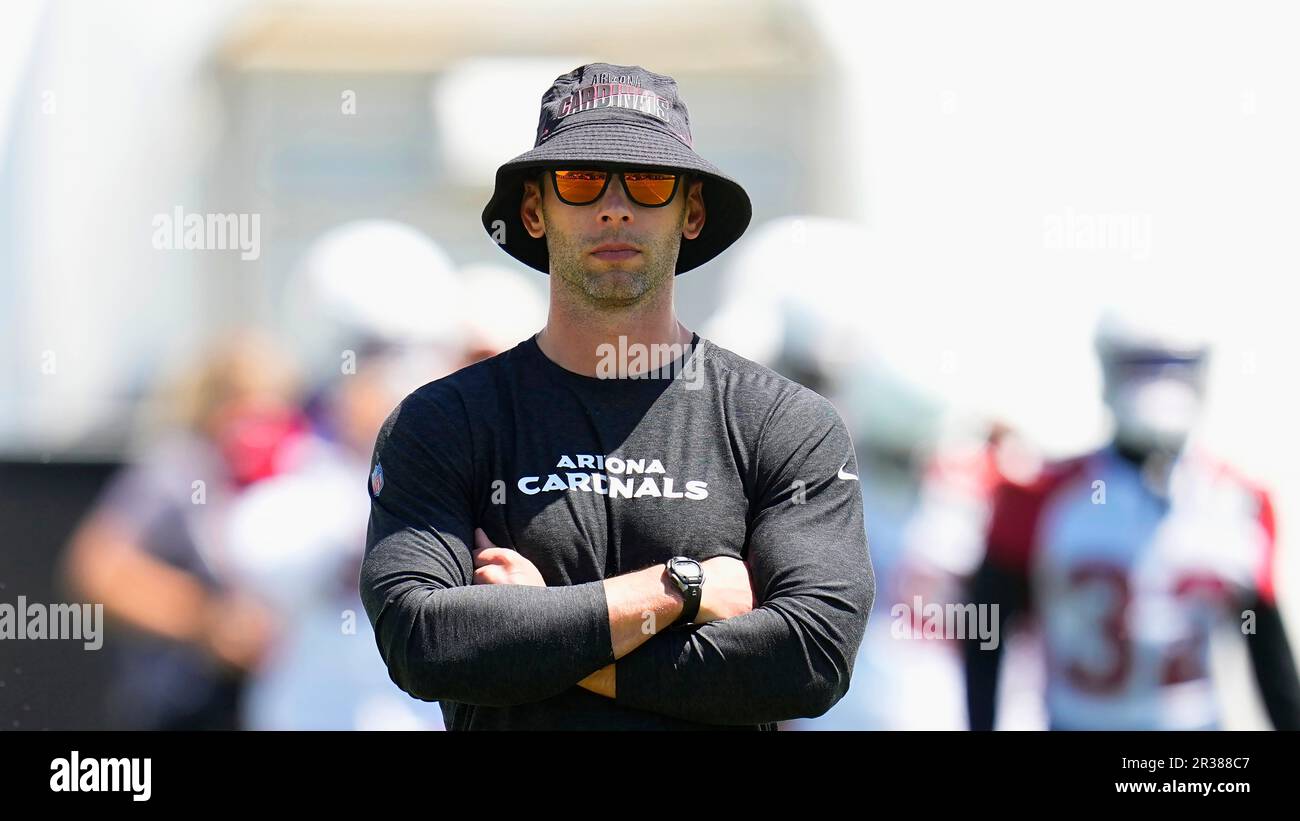 Arizona Cardinals head coach Jonathan Gannon watches players during OTA ...