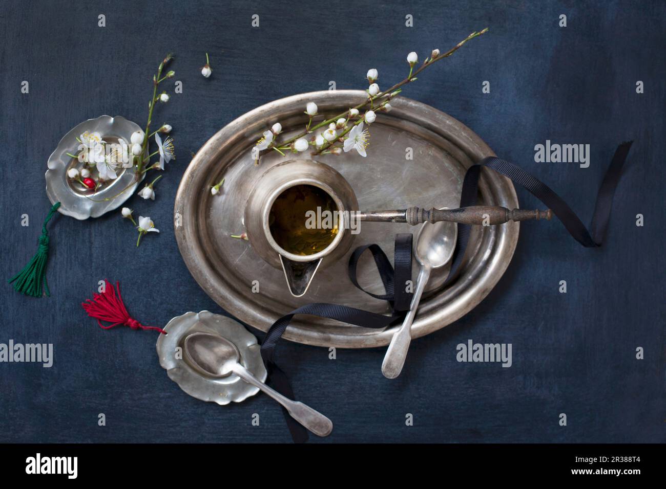 Silver pourer hi-res stock photography and images - Alamy