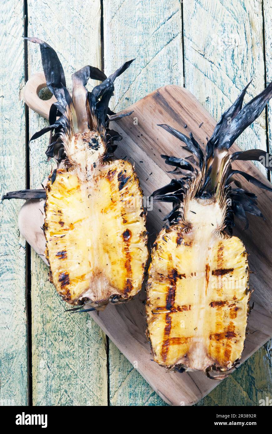 Grilled pineapple sliced in half Stock Photo - Alamy