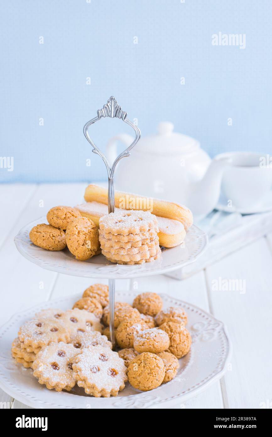 Different tea colours hi-res stock photography and images - Alamy