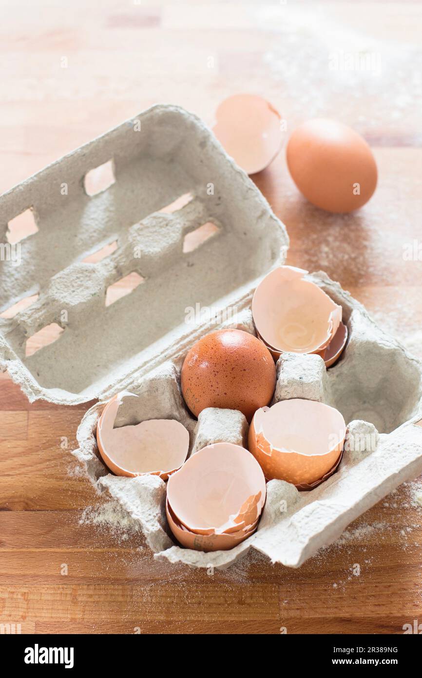 Box of 6 eggs Stock Photo - Alamy
