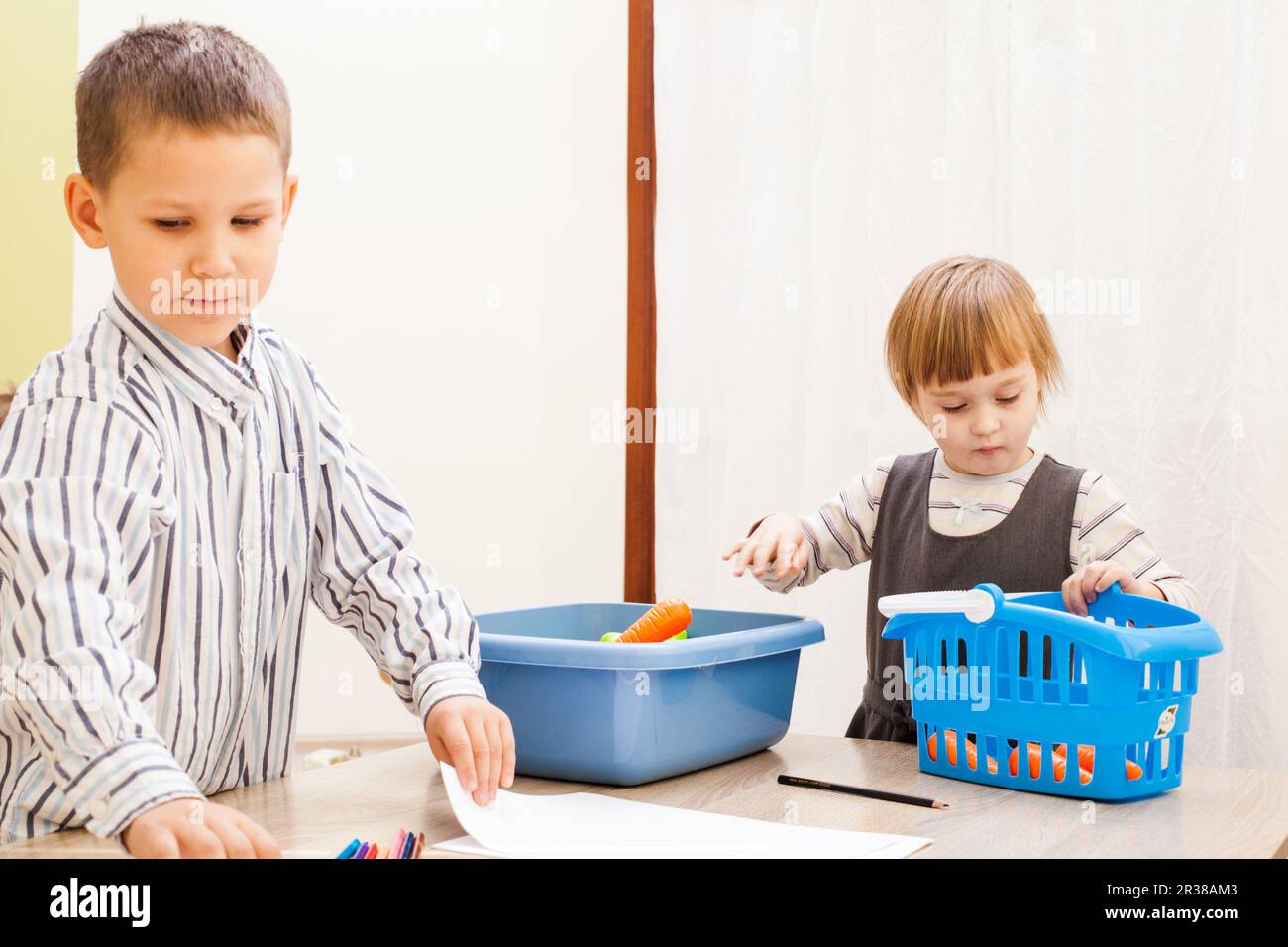 Children playing cooks Stock Photo - Alamy