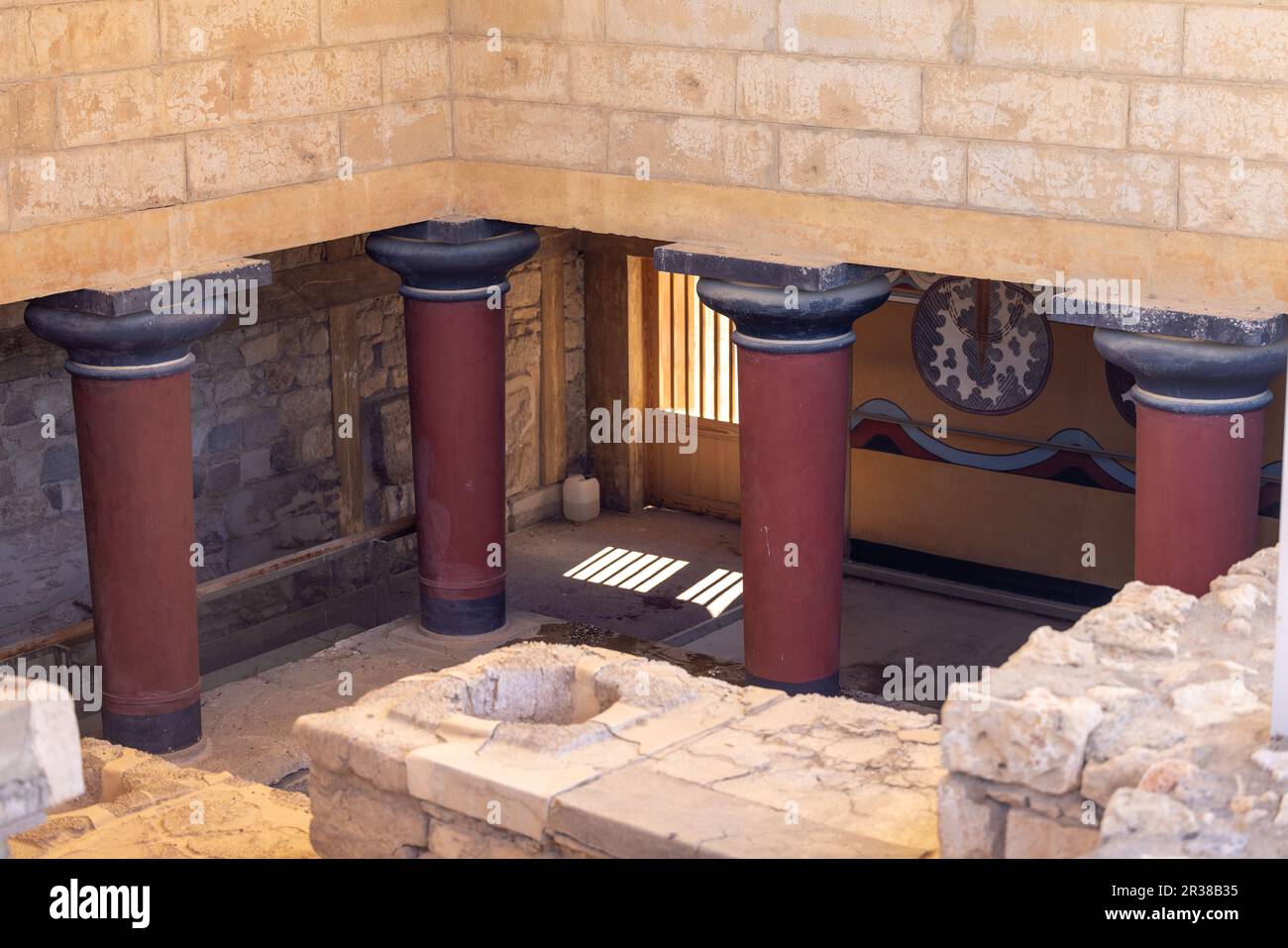 Knossos palace columns Stock Photo - Alamy