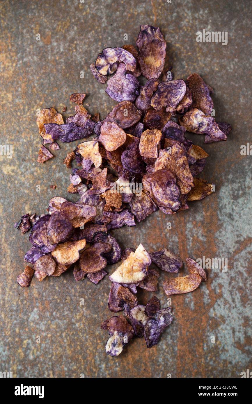 Purple potato chips Stock Photo - Alamy