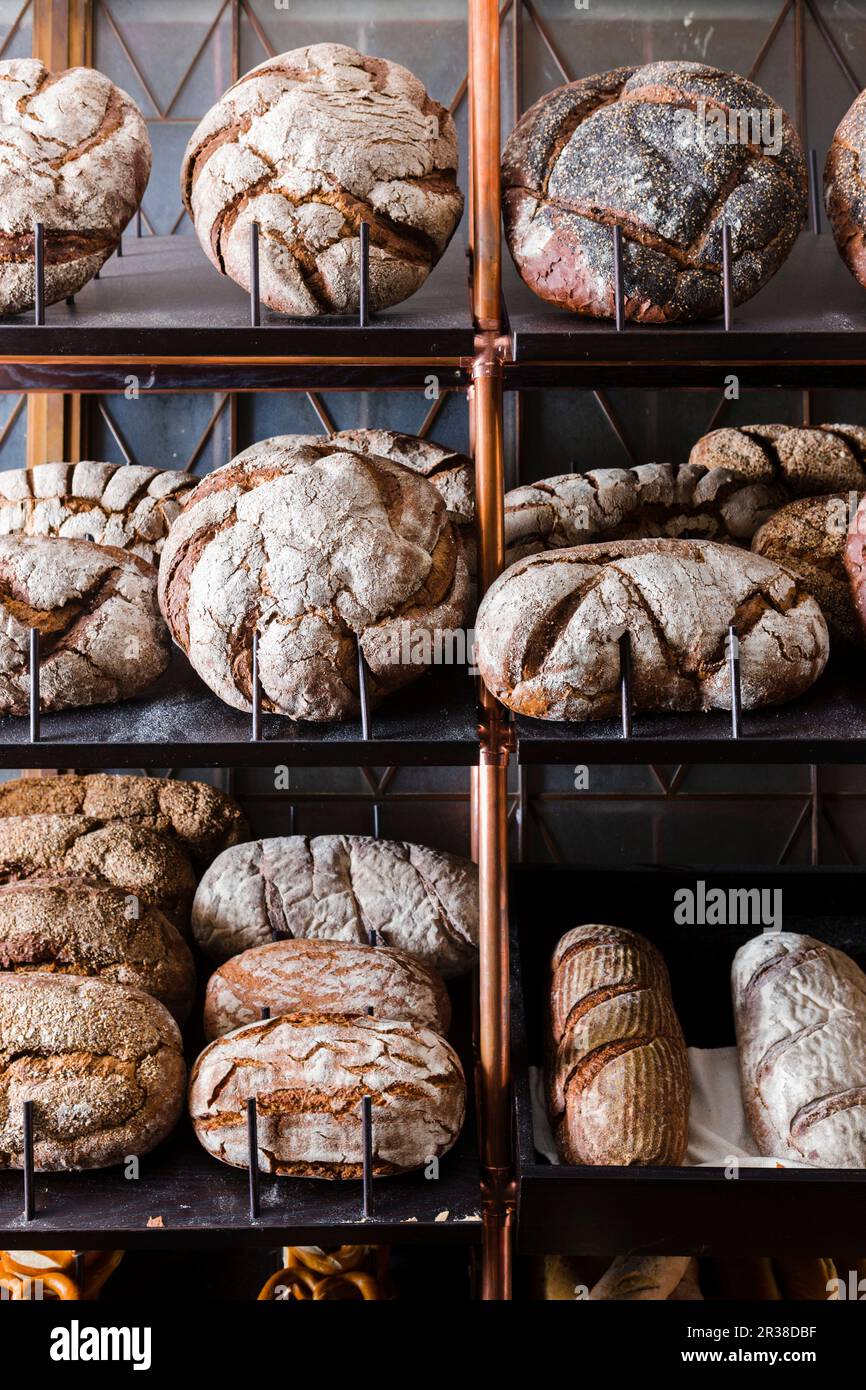 Wood burning stove bread hi-res stock photography and images - Alamy