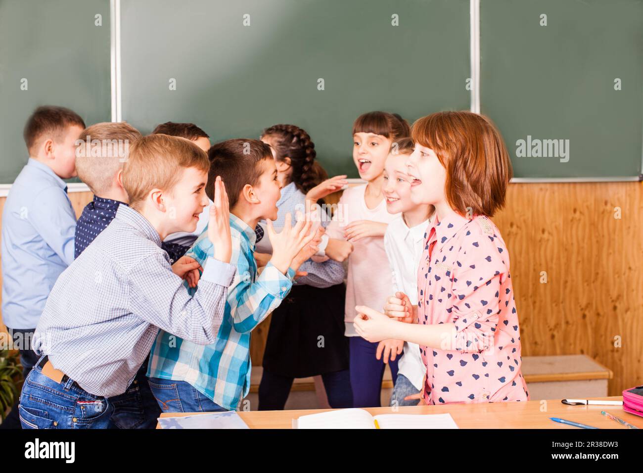 Communicating children hi-res stock photography and images - Alamy Communicating children hi-res stock photography and images - Alamy
