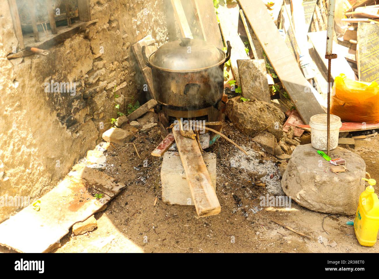 Village cooking hi-res stock photography and images - Alamy