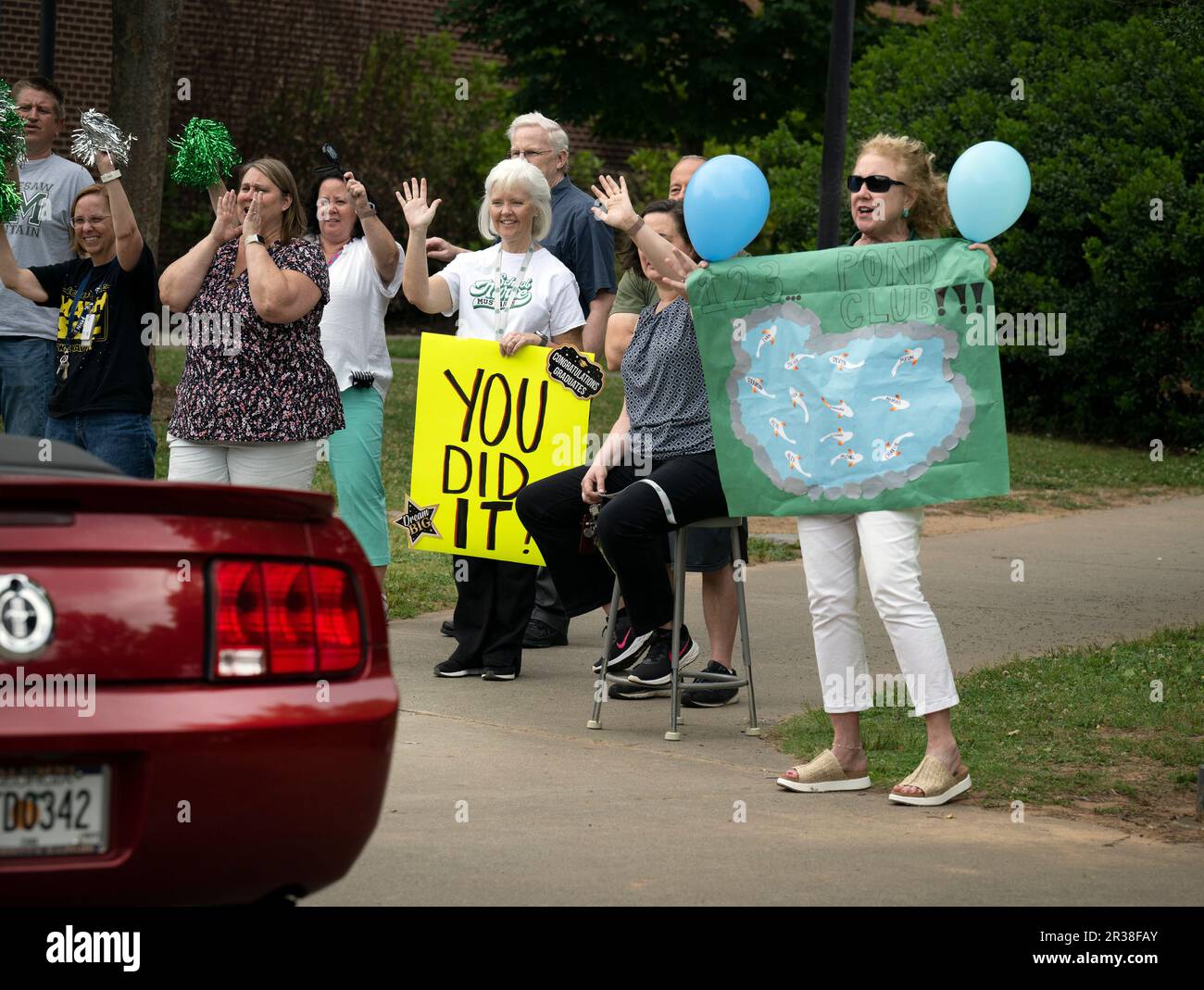 Graduating high school seniors hi-res stock photography and images - Alamy