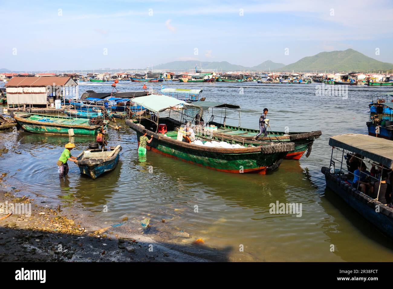 China fishing village life hi-res stock photography and images - Alamy