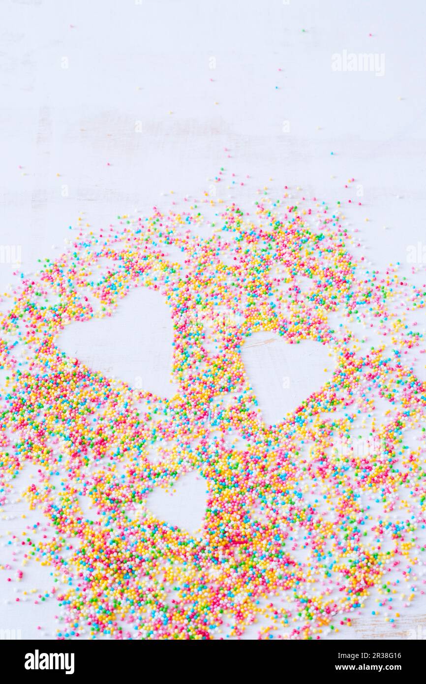 Silver sugar pearl sprinkles hi-res stock photography and images - Alamy