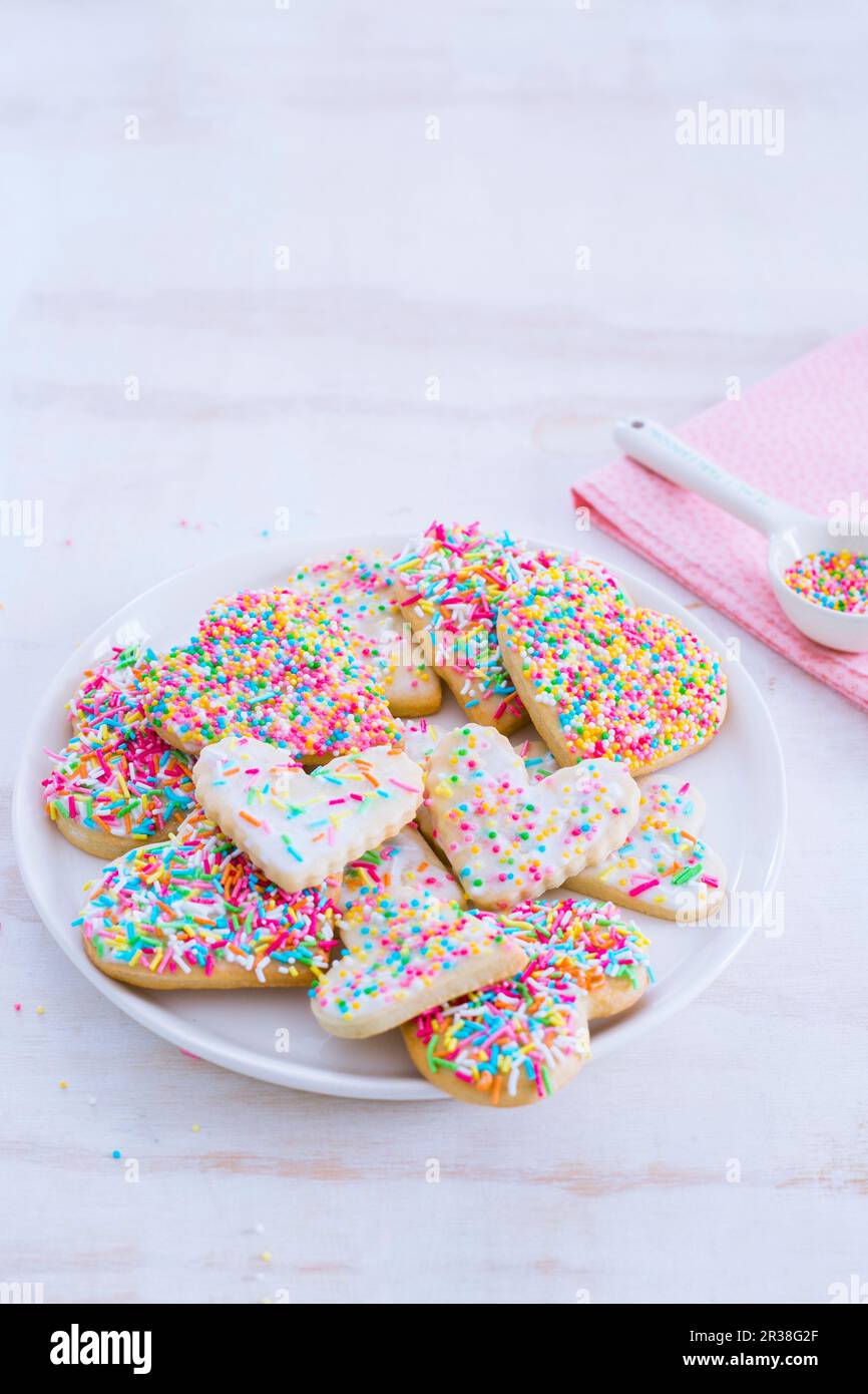 Silver sugar pearl sprinkles hi-res stock photography and images - Alamy